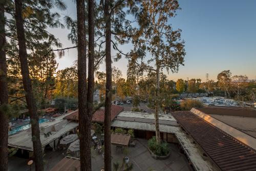 Book The Garland in North Hollywood | Hotels.com