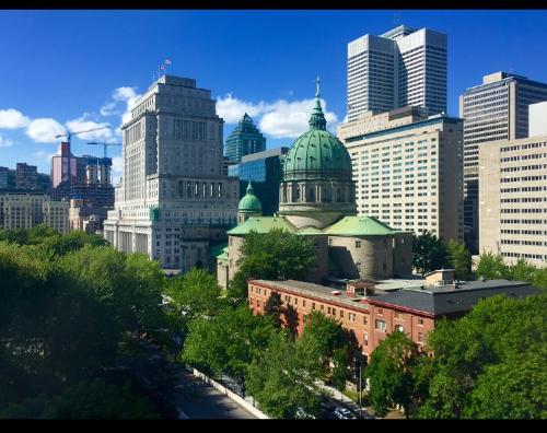 Book Montreal Marriott Chateau Champlain, Montreal, Quebec - Hotels.com