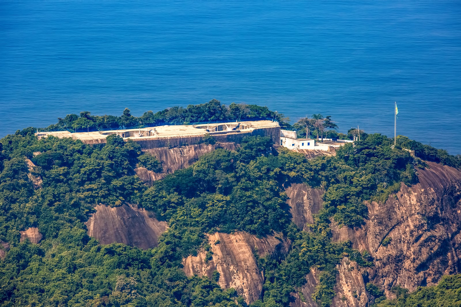 Forte do Leme no Rio de Janeiro - Uma trilha em meio à natureza com ...