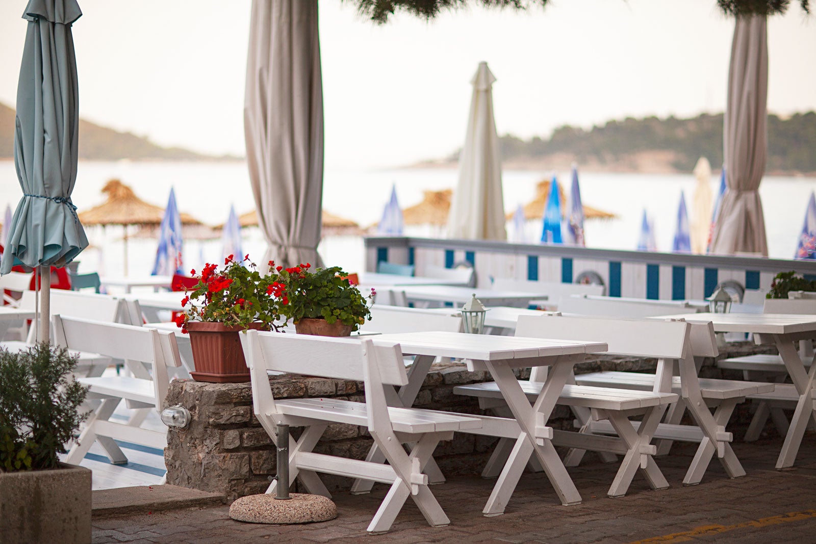 10 Best Beach Clubs in Santorini - Where to Go in Santorini at Night ...