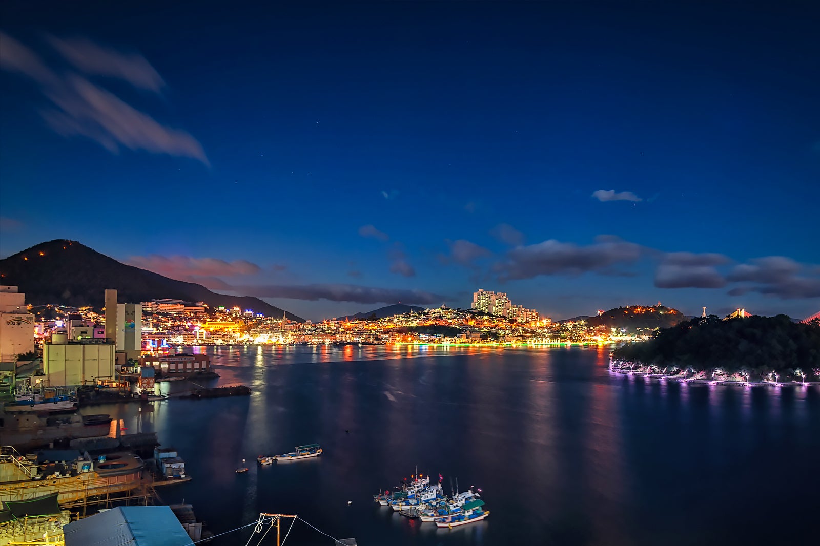 Nightlife in Yeosu - Yeosu travel guide - Go Guides