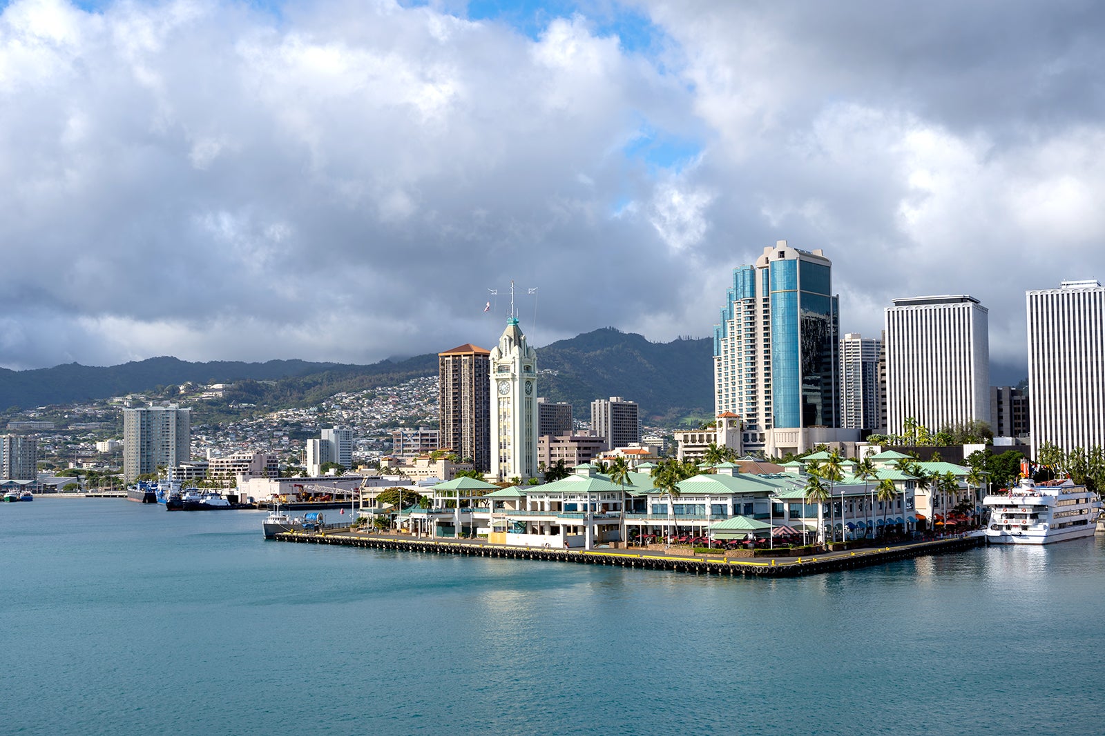 Aloha Tower - Visit a Retired Lighthouse - Go Guides