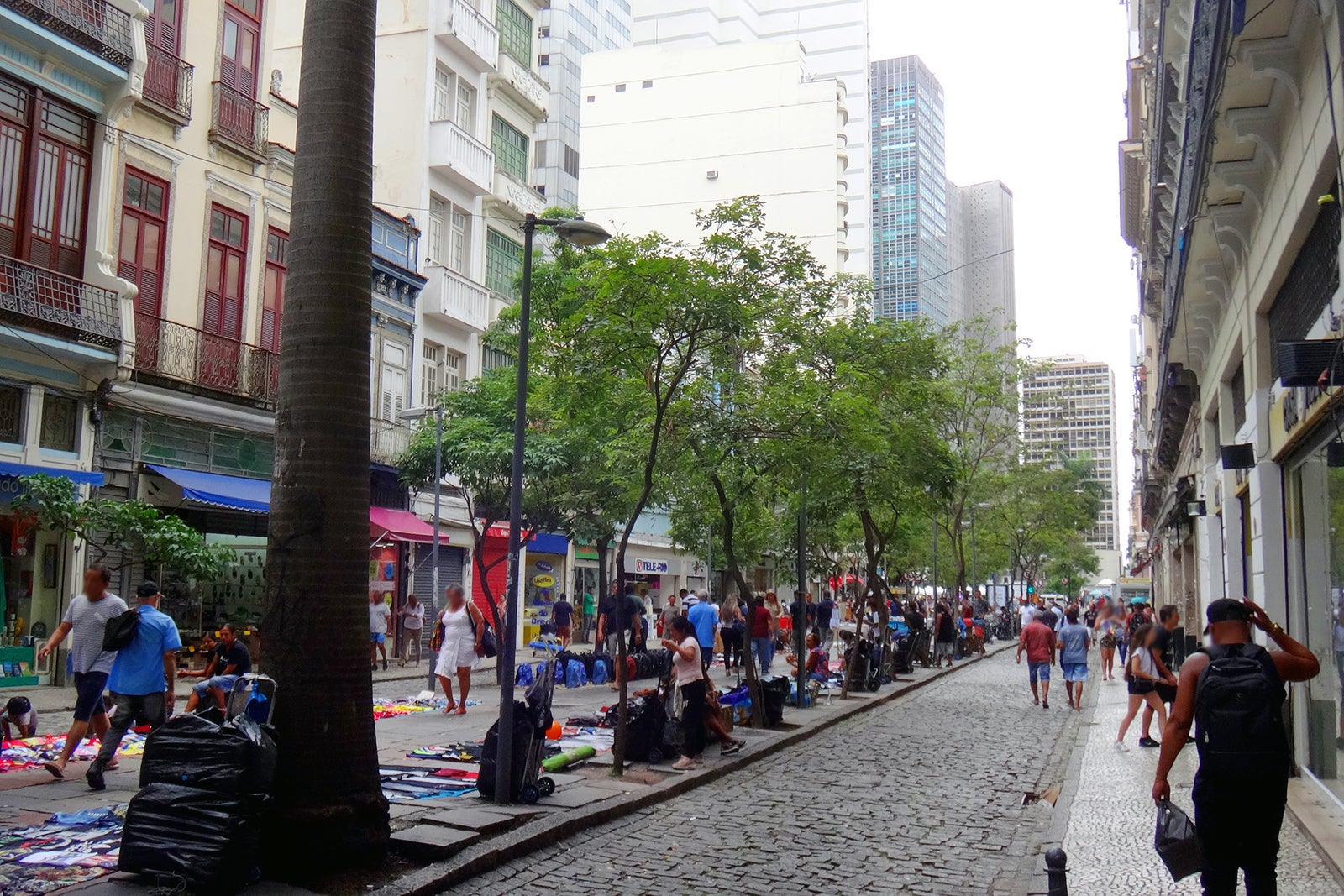 Saara no Rio de Janeiro - Comércio popular no centro histórico - Go Guides