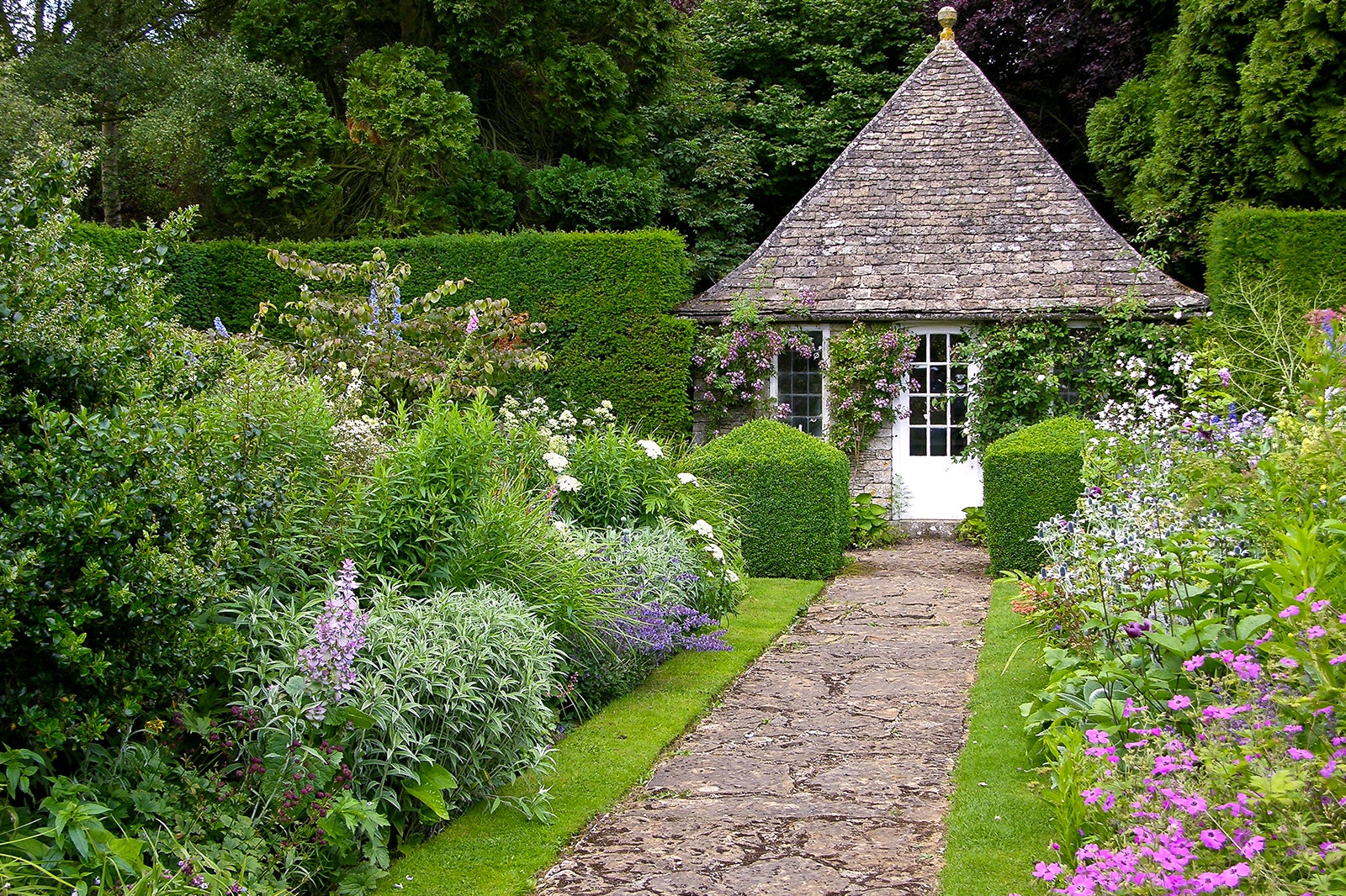 10 Best Things to Do in Cirencester - Visit Historic Churches, Green ...