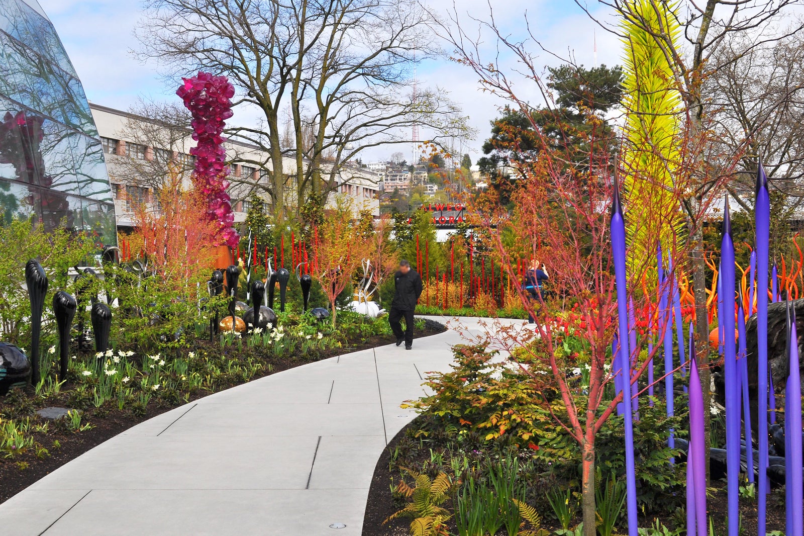 Chihuly Garden and Glass in Seattle - View Vibrant Works by America’s ...