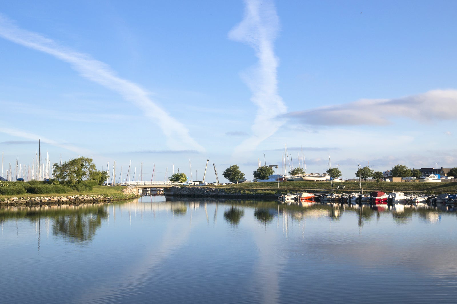 Limhamn i Malmö - 1800-tal möter modern nutid i strandnära stadsdel vid ...