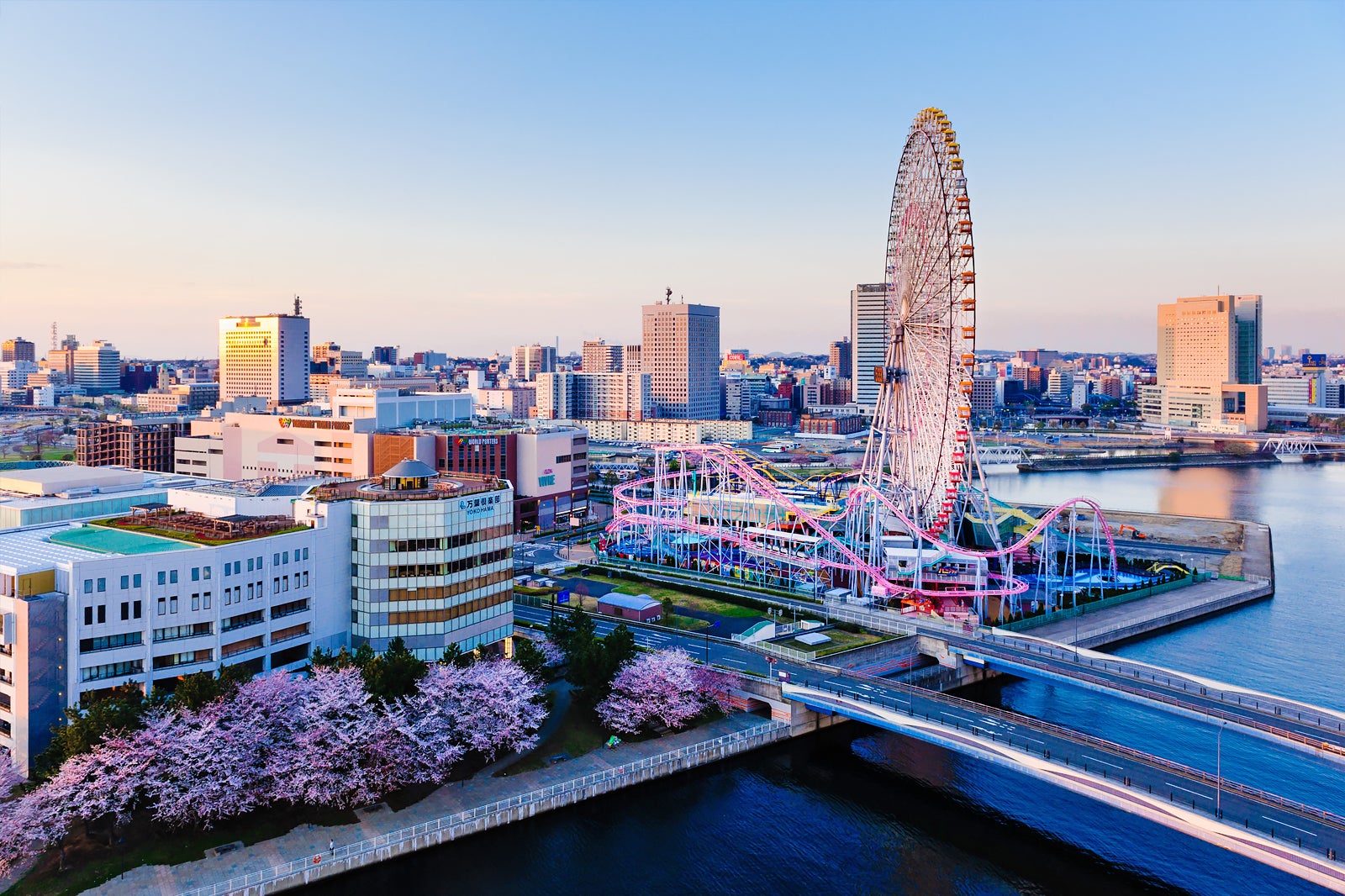 カップルにおすすめの横浜デートスポット トップ 10 - カップルで楽しめる横浜の魅力溢れる観光スポットガイド - Go Guides