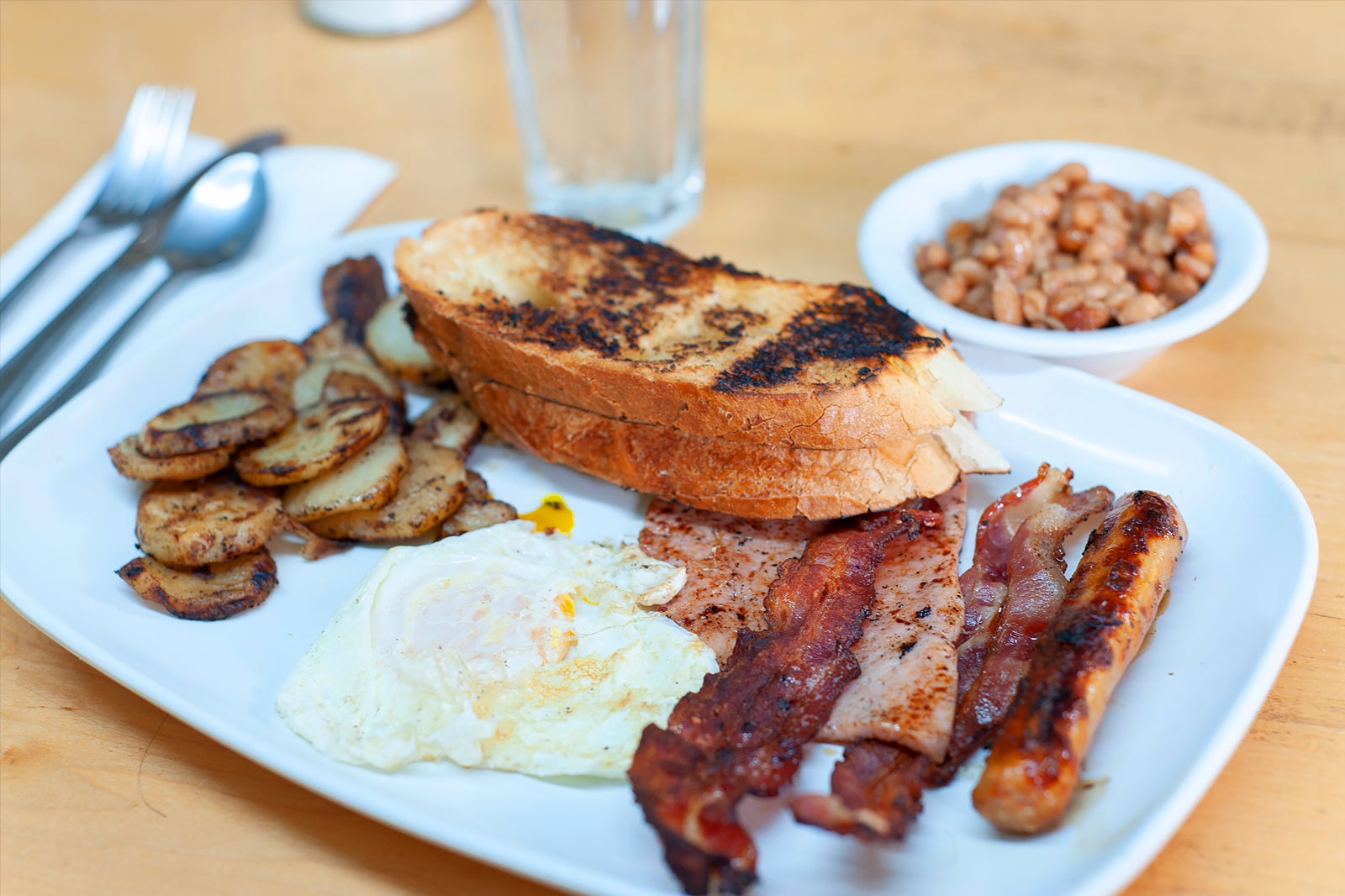 10 Best Local Restaurants in Montreal - Where to Find Montreal’s Best ...