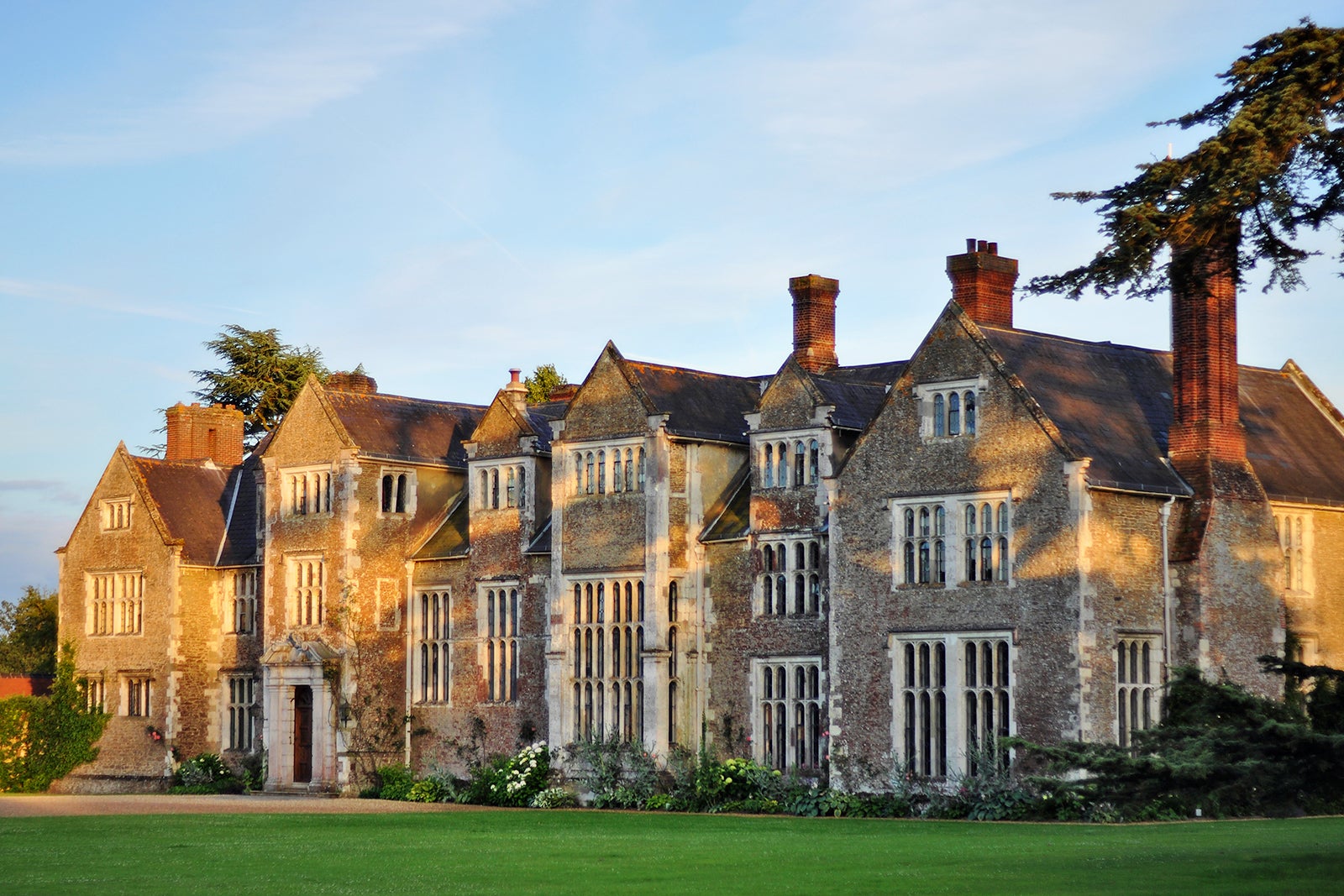 10 Best Things to Do in Guildford - What is Guildford Most Famous For ...