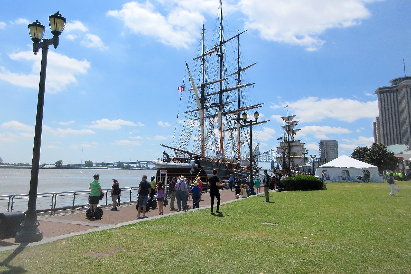 Woldenberg Riverfront Park - Enjoy the Outdoors by the Mississippi - Go ...