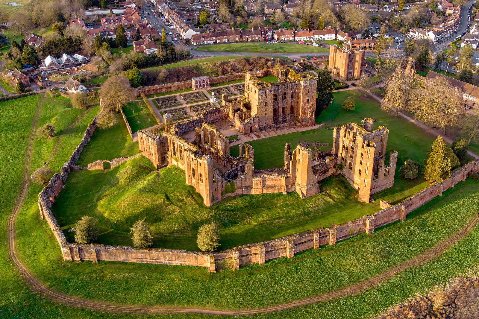10 Best Castles and Ancient Ruins in the Cotswolds - Step Back into the ...