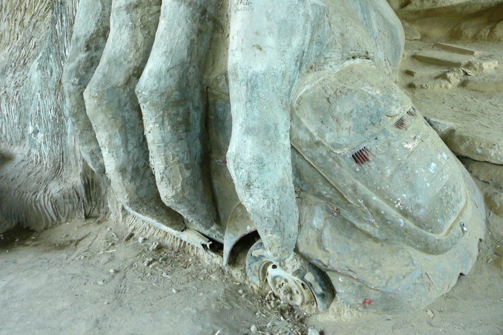 Fremont Troll in Seattle - See the Famous Creature Under the Bridge ...