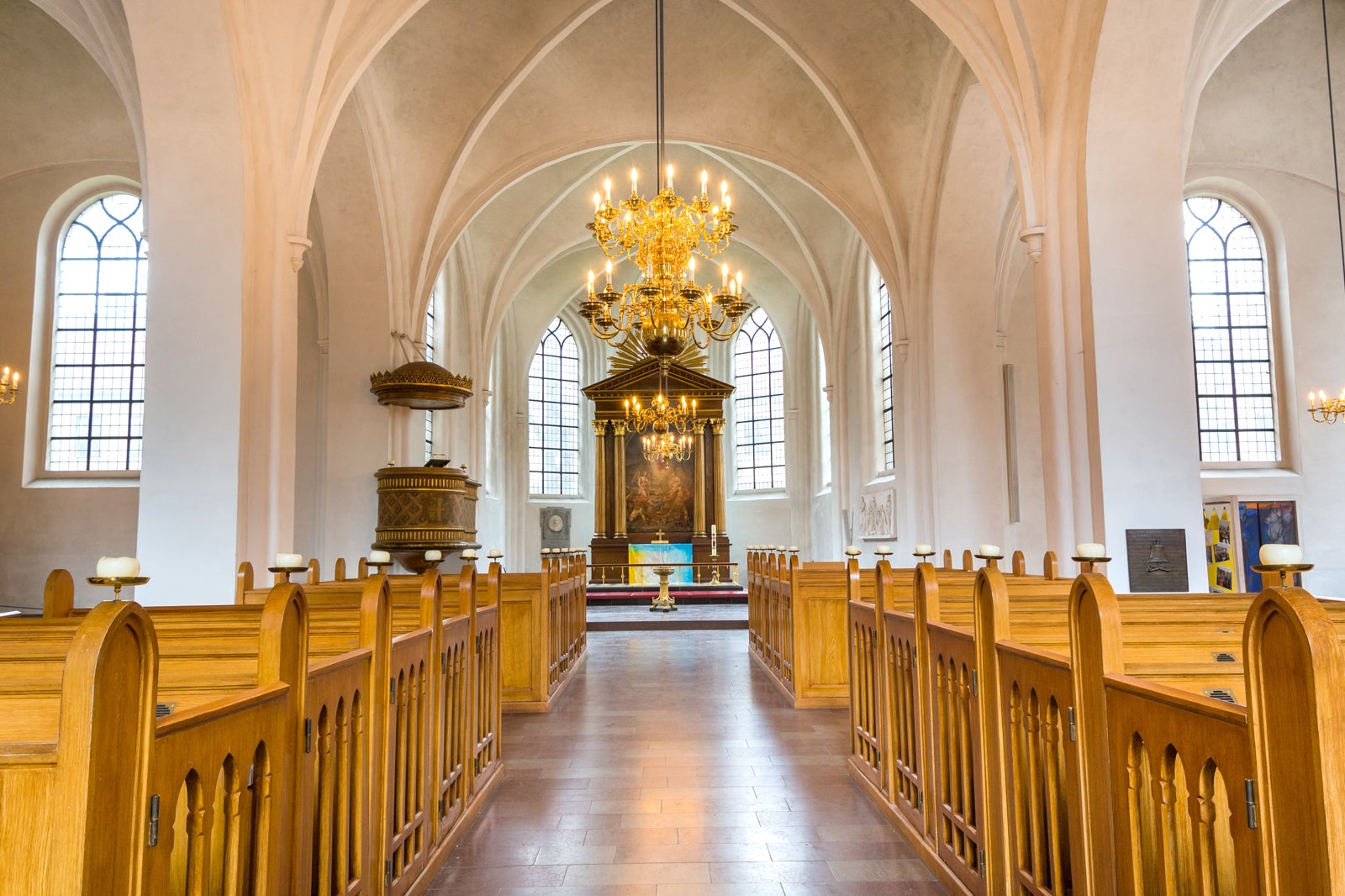 St. Petri kirke i Stavanger - Utforsk den mursteinsrøde kirken på ...