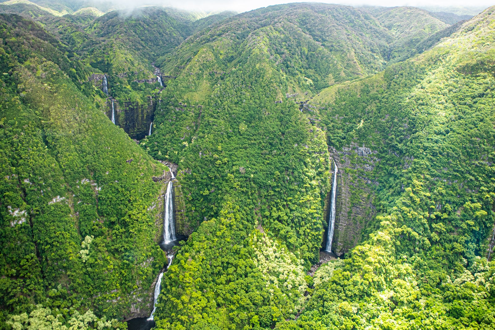 10 Best Waterfalls in Hawaii - Escape to Hawaii’s Most Beautiful ...