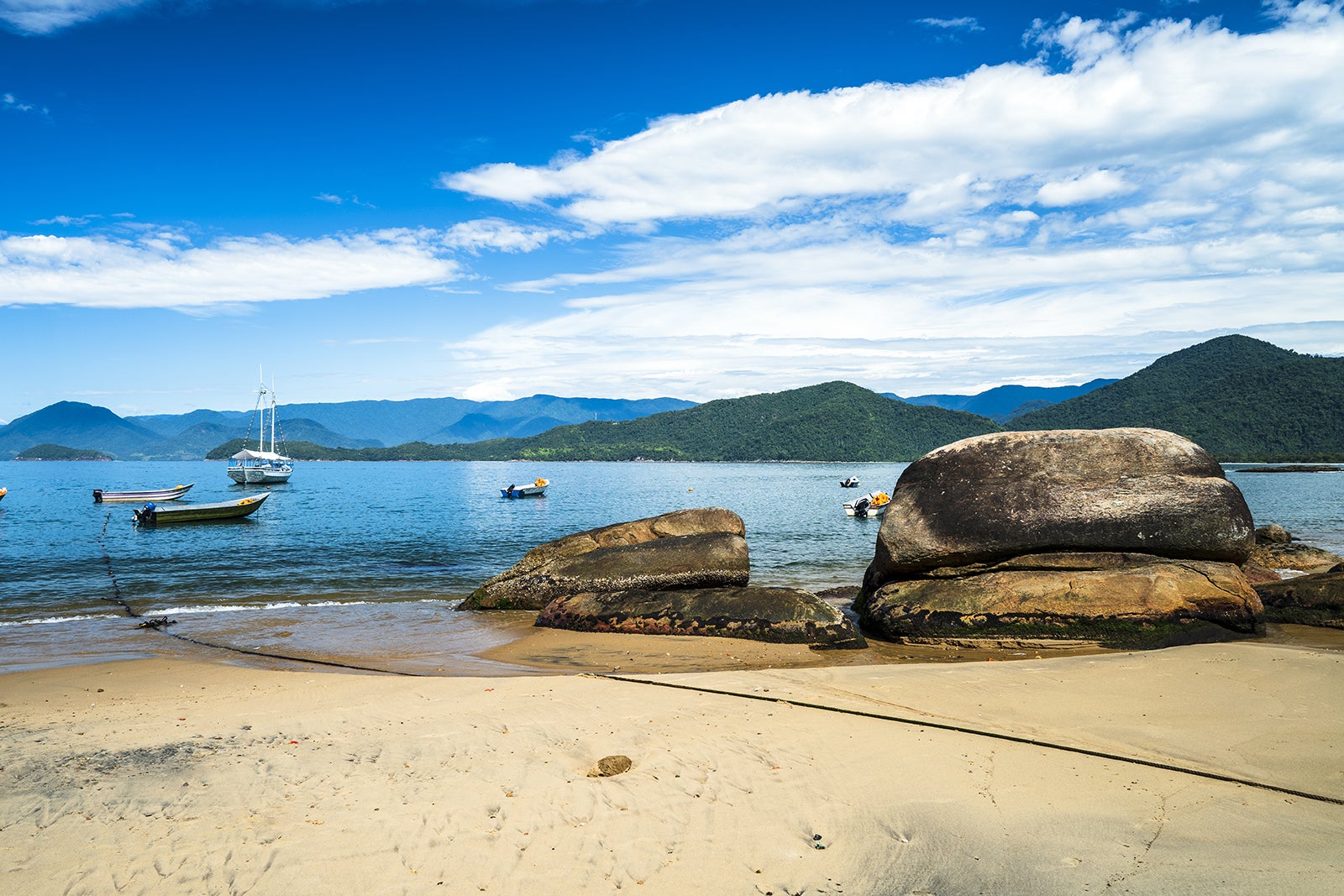 Praia de Picinguaba em Ubatuba, São Paulo - Com mar calmo, essa vila de ...
