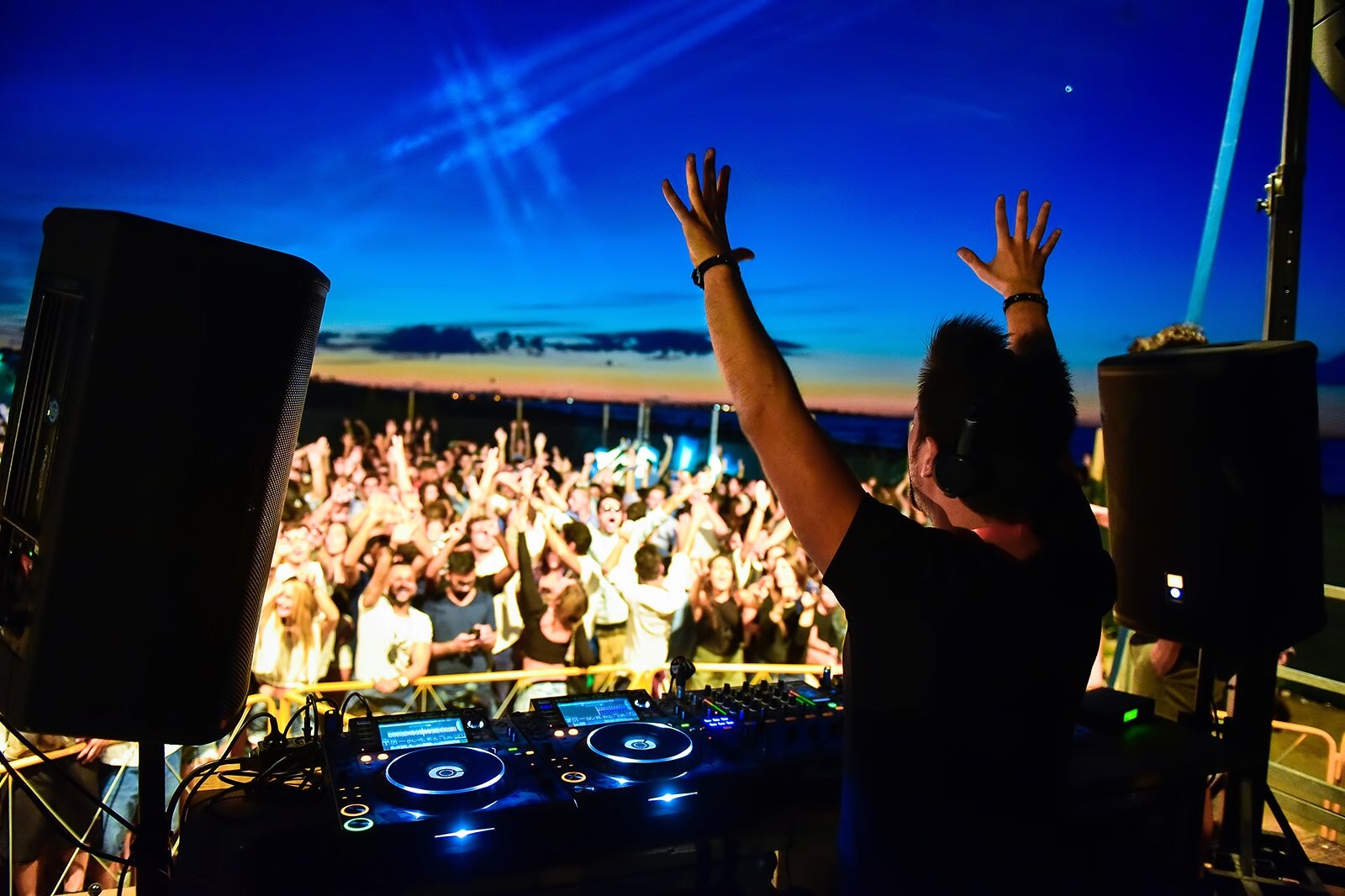 10 Best Bars, Live Music and Nightclubs in Koh Phangan - Where to Party ...