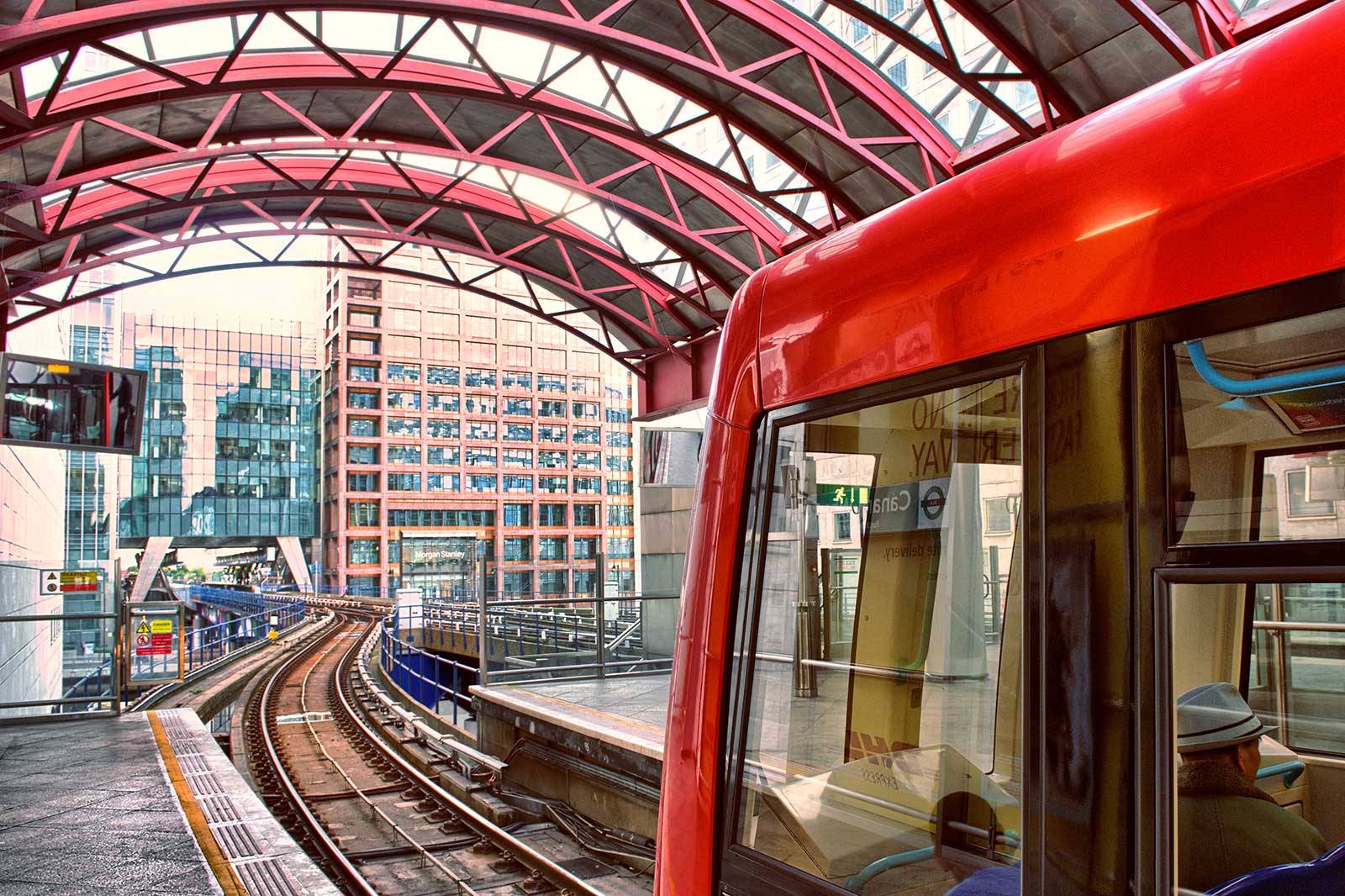 10 Main Tube Stations in London - What Are the Best Attractions to ...