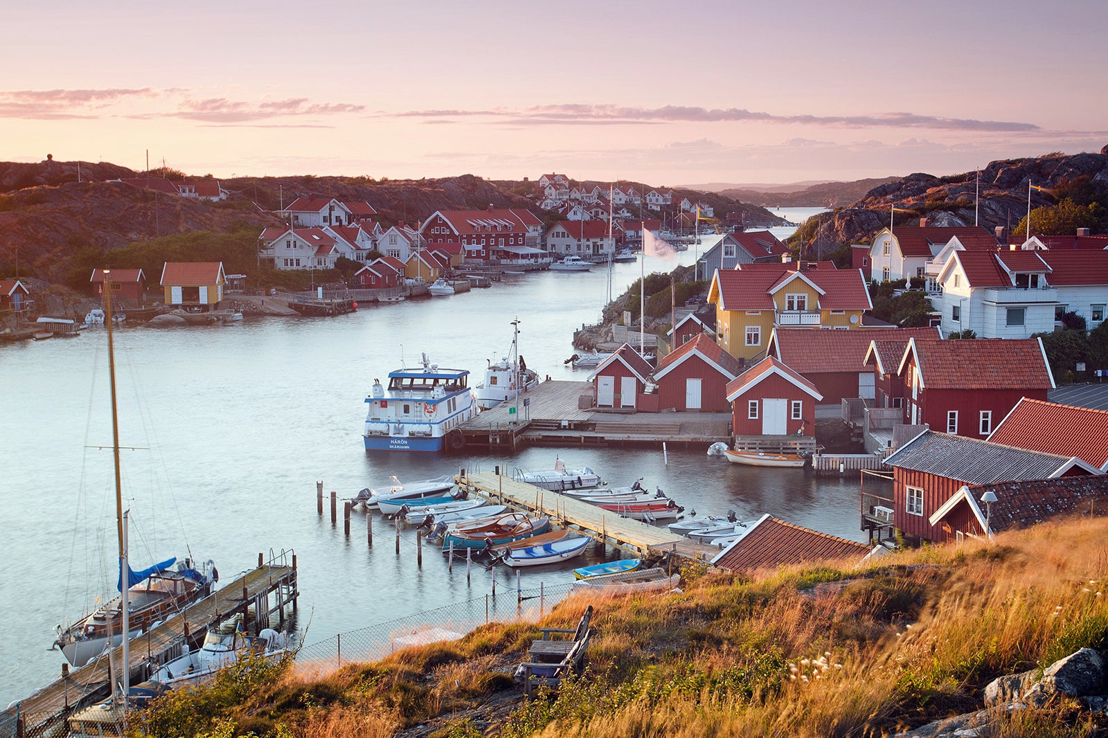Tjörn nära Göteborg - Mysiga små fiskesamhällen, kultur i världsklass ...