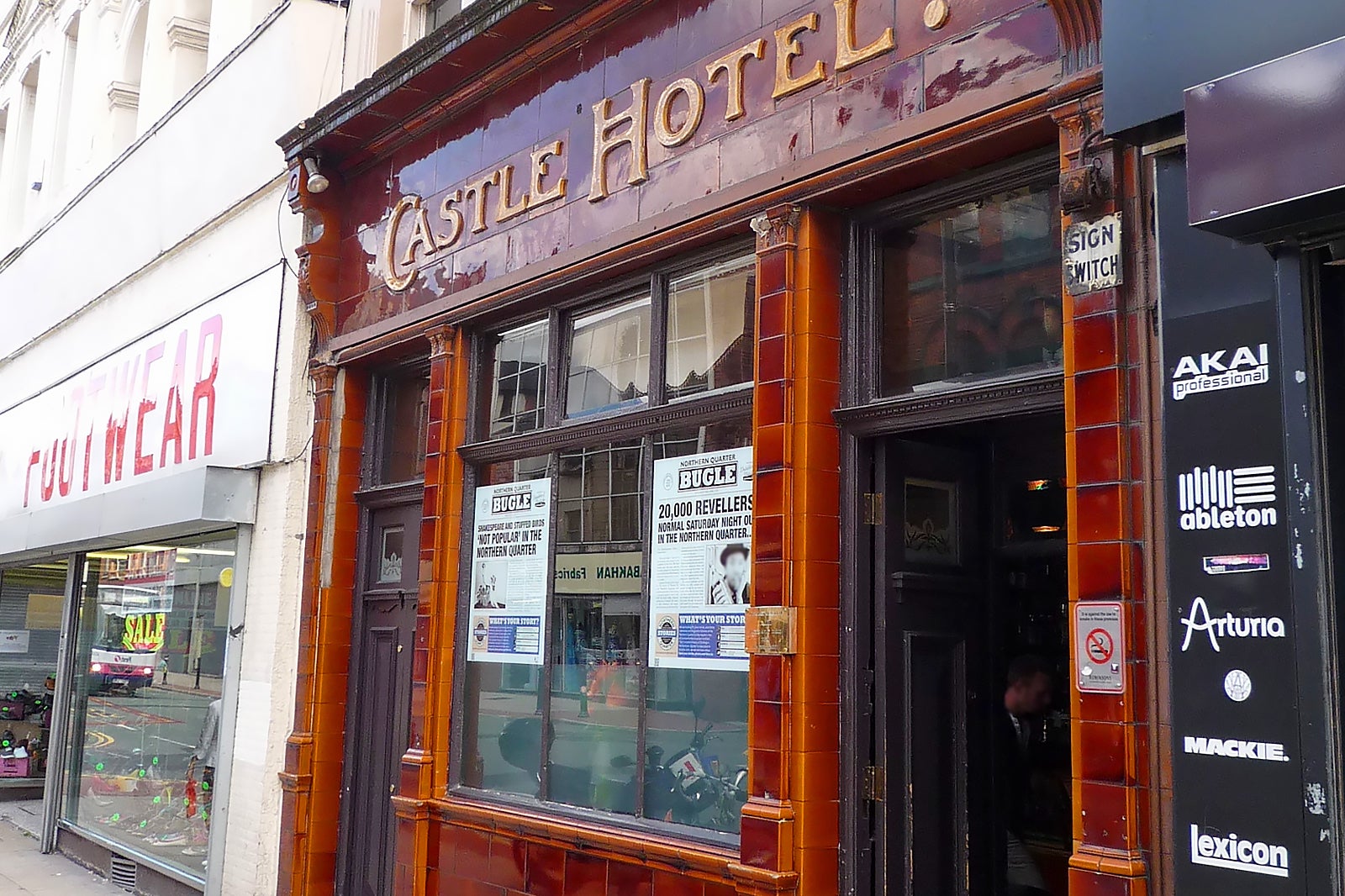 10 Best Pubs in Manchester - Where to Enjoy a Pint in a Traditional ...