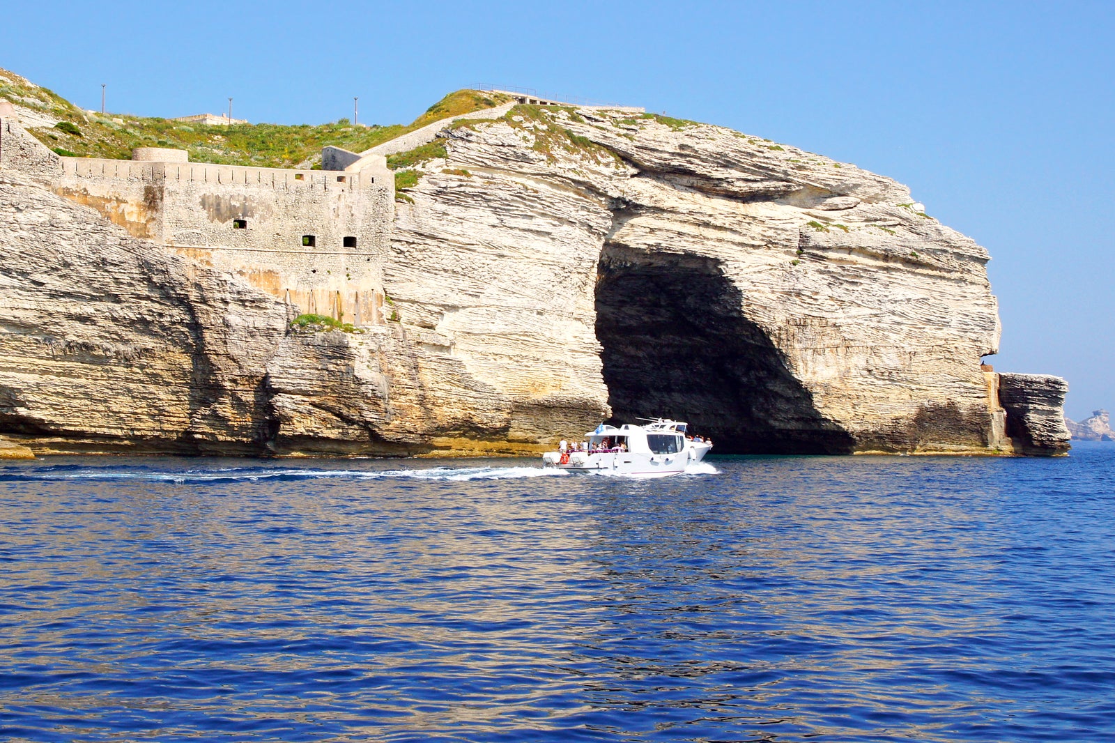 10 things to do in Bonifacio - Go in search of the true spirit of ...