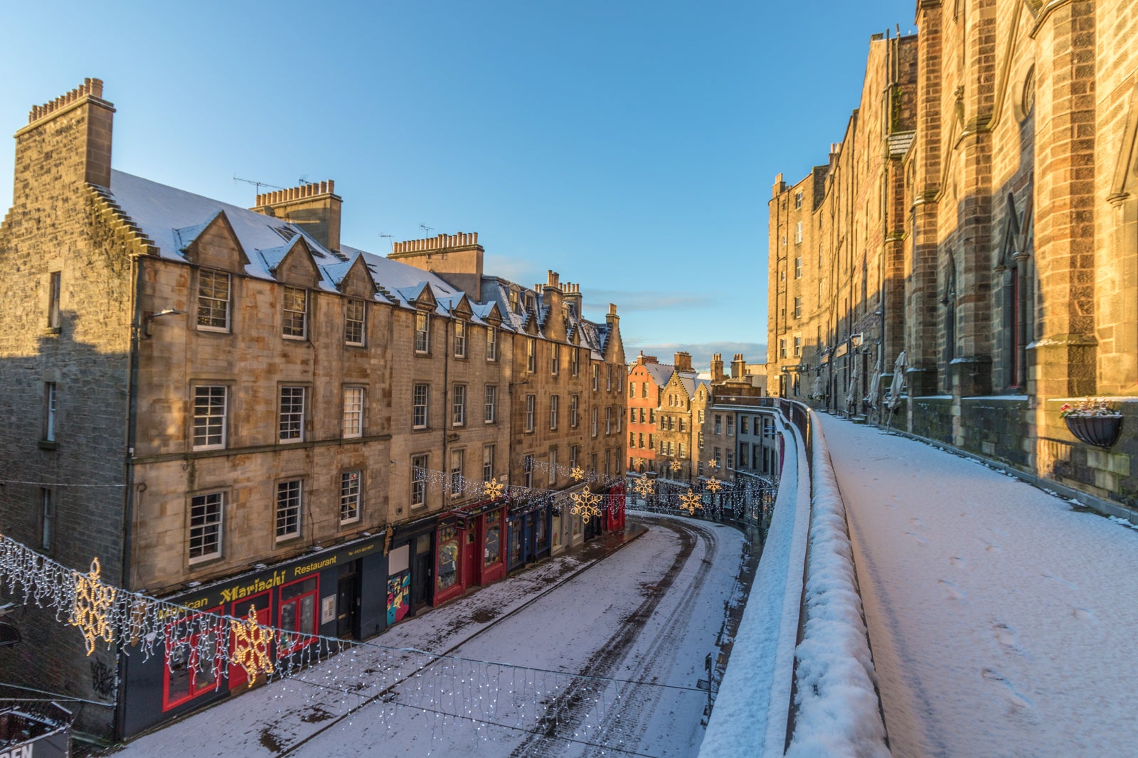 Victoria Street in Edinburgh - Shop and Dine on the Street That ...