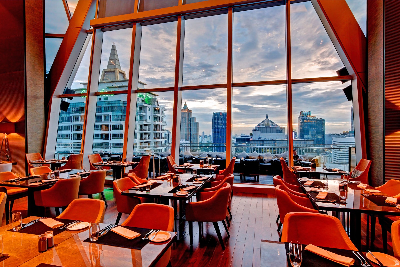 Food and Dining in Ploenchit - Ploenchit travel guide - Go Guides