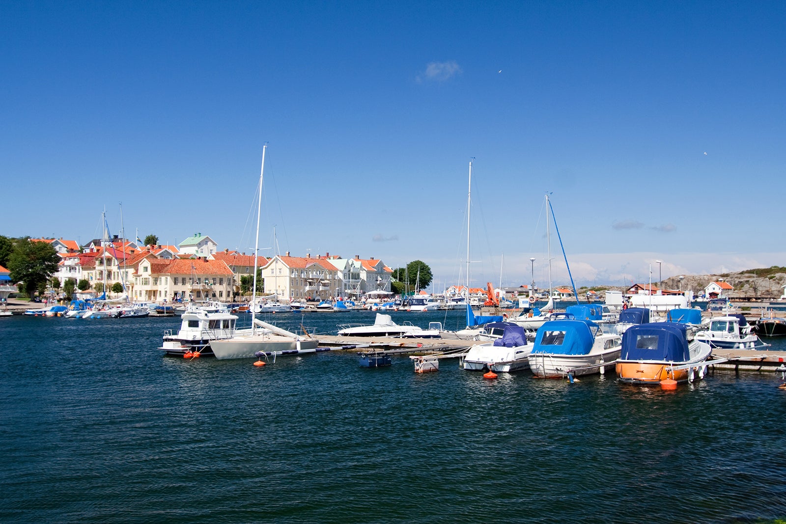 Marstrand nära Göteborg - Bad- och seglarmecka med en spännande ...