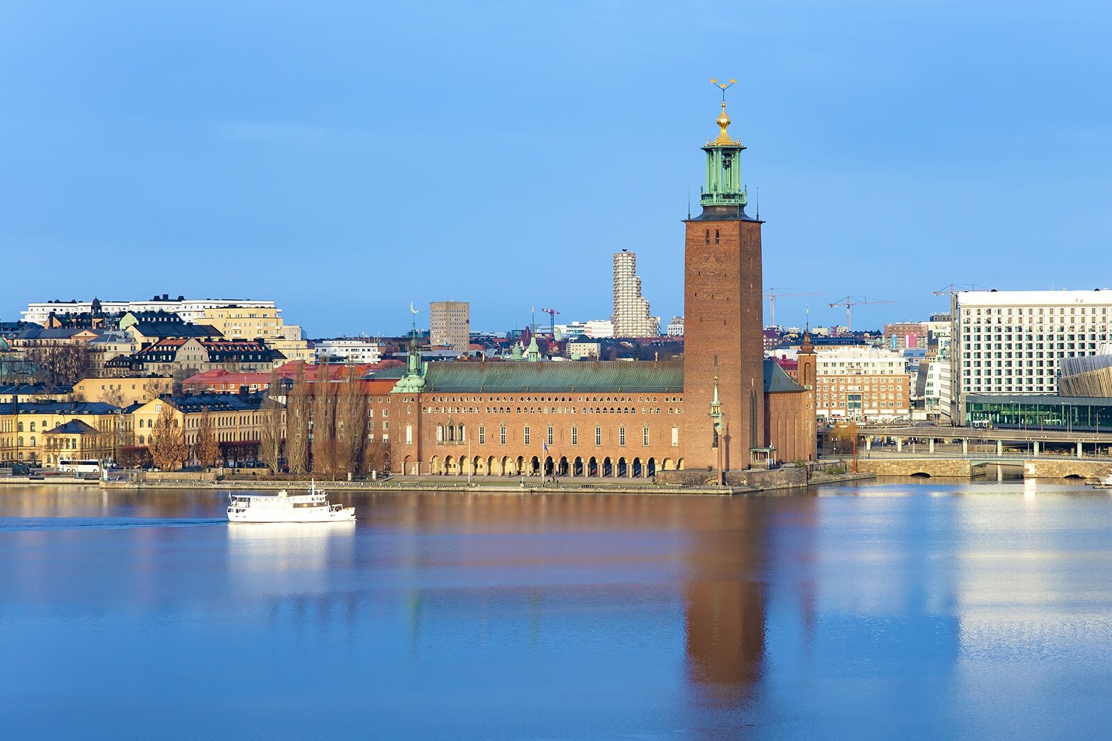 Stockholms stadshus - Besök detta vackra kommunalhus vid vattnet - Go ...