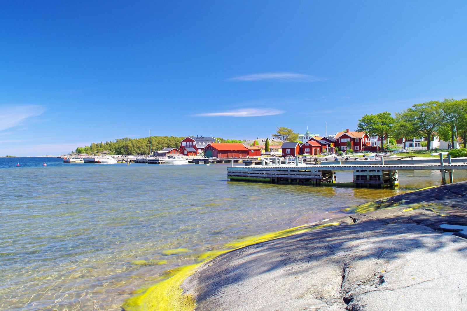 Sandhamn nära Stockholm - Seglarparadis och avkopplingsmekka allra ...
