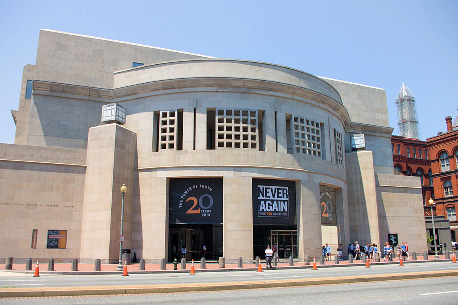 US Holocaust Memorial Museum in Washington DC - Visit a Museum ...