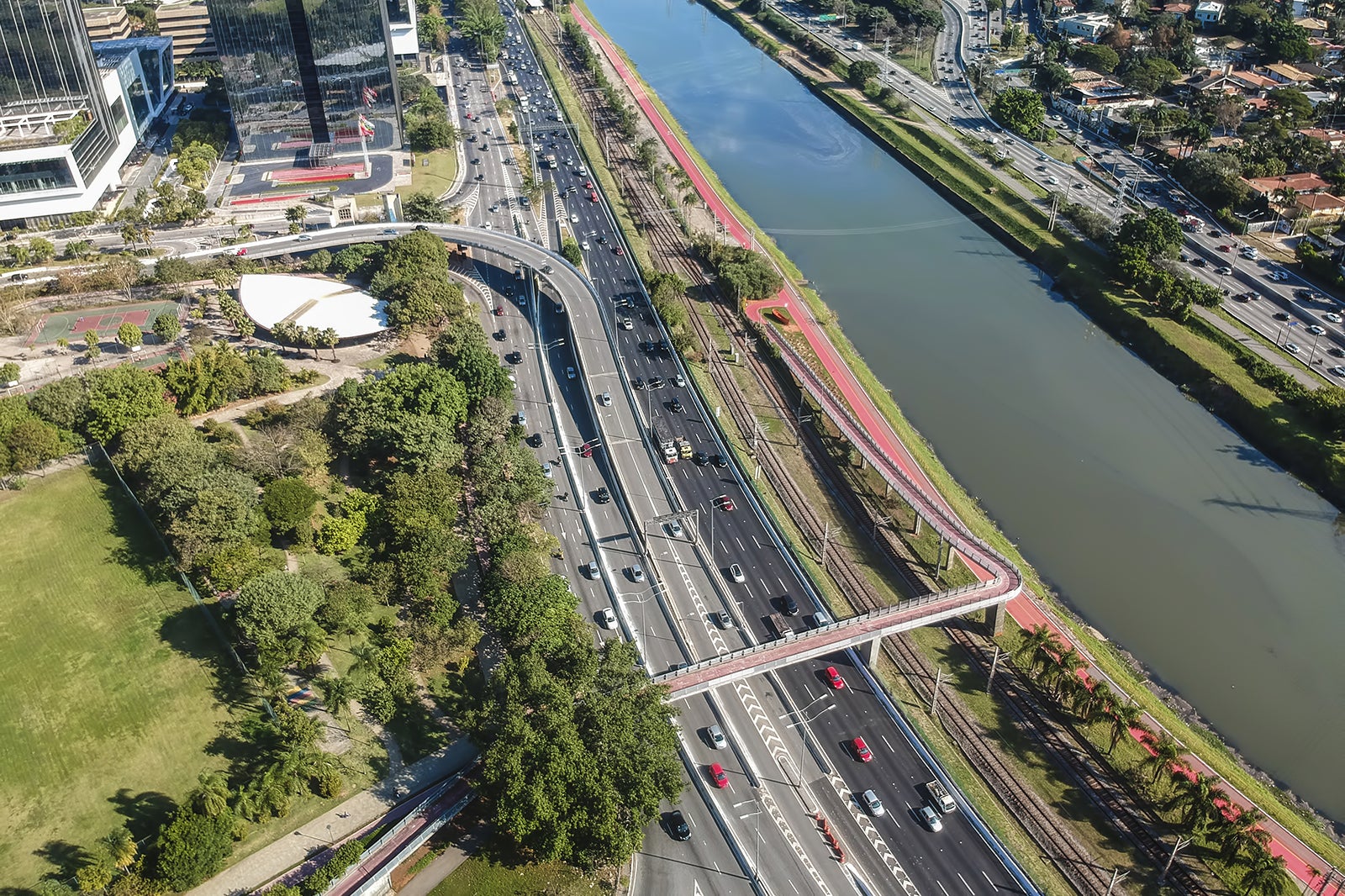 Itaim Bibi - Bairro de vida noturna dinâmica e restaurantes ...