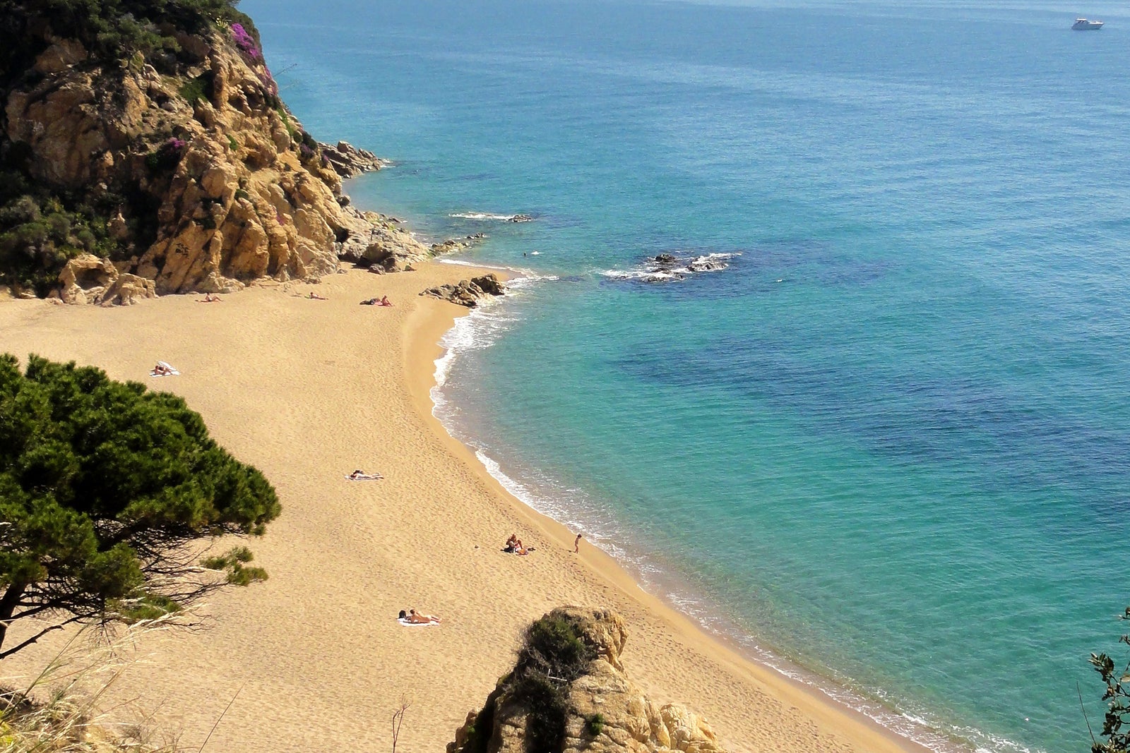 Platja De Les Roques D'en Lluc in Barcelona - A Sandy Sanctuary - Go Guides