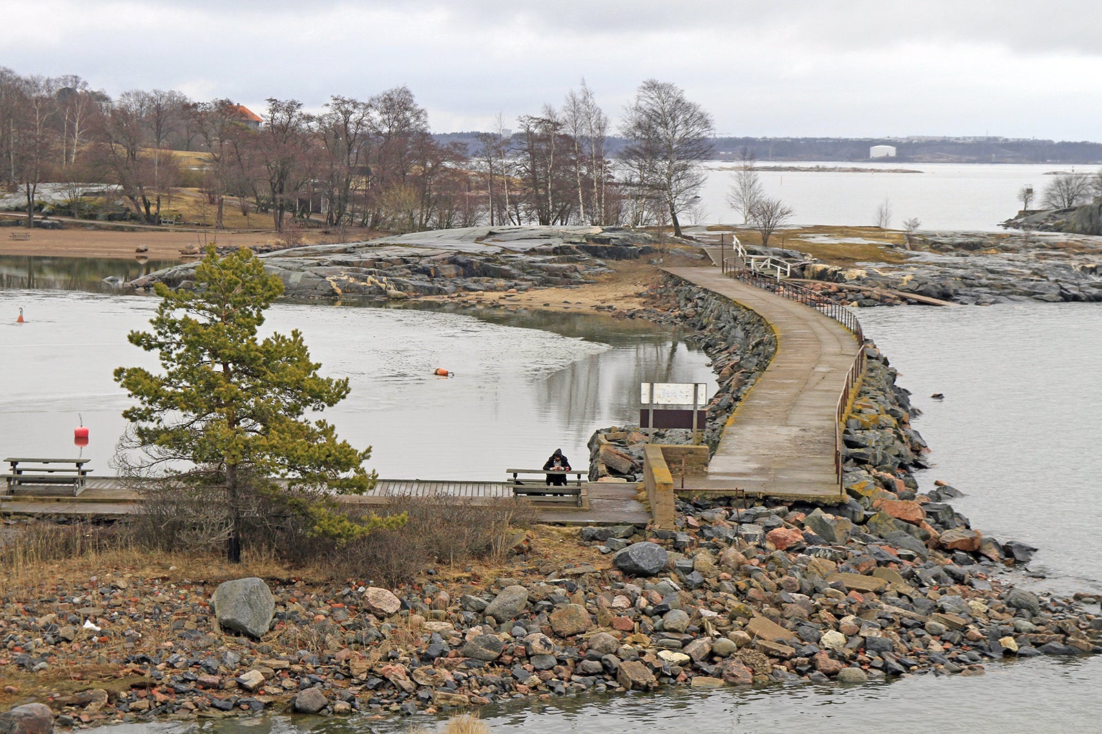 Uunisaari - Monipuolinen pikkusaari Kaivopuiston kupeessa – Go Guides