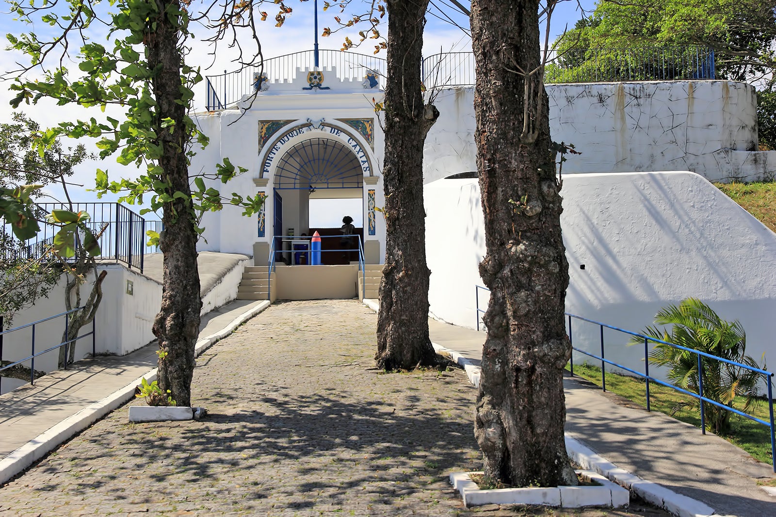 Forte do Leme no Rio de Janeiro - Uma trilha em meio à natureza com ...