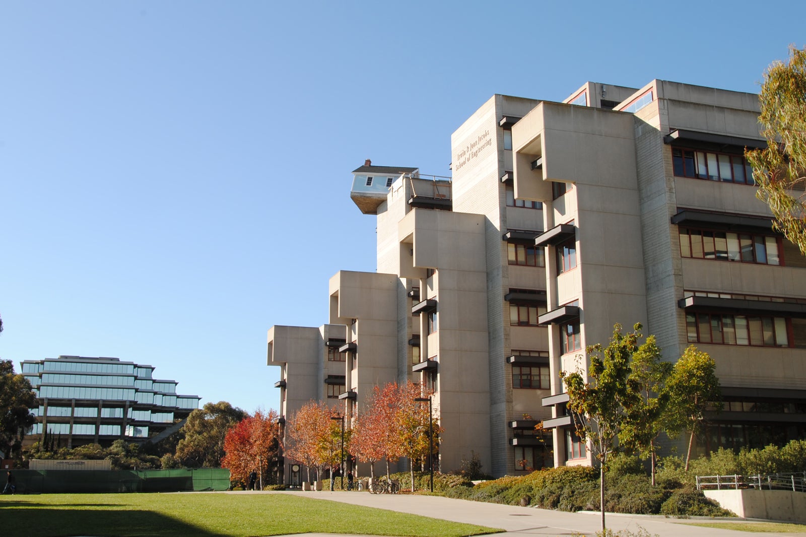 Fallen Star - Discover a True Architectural Wonder - Go Guides