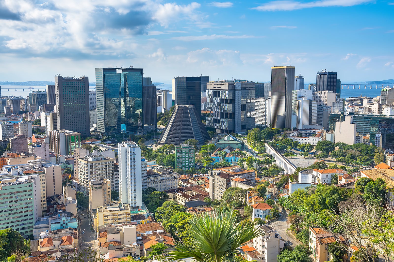 Avenida Mem de Sá no Rio de Janeiro - O berço do charme carioca - Go Guides