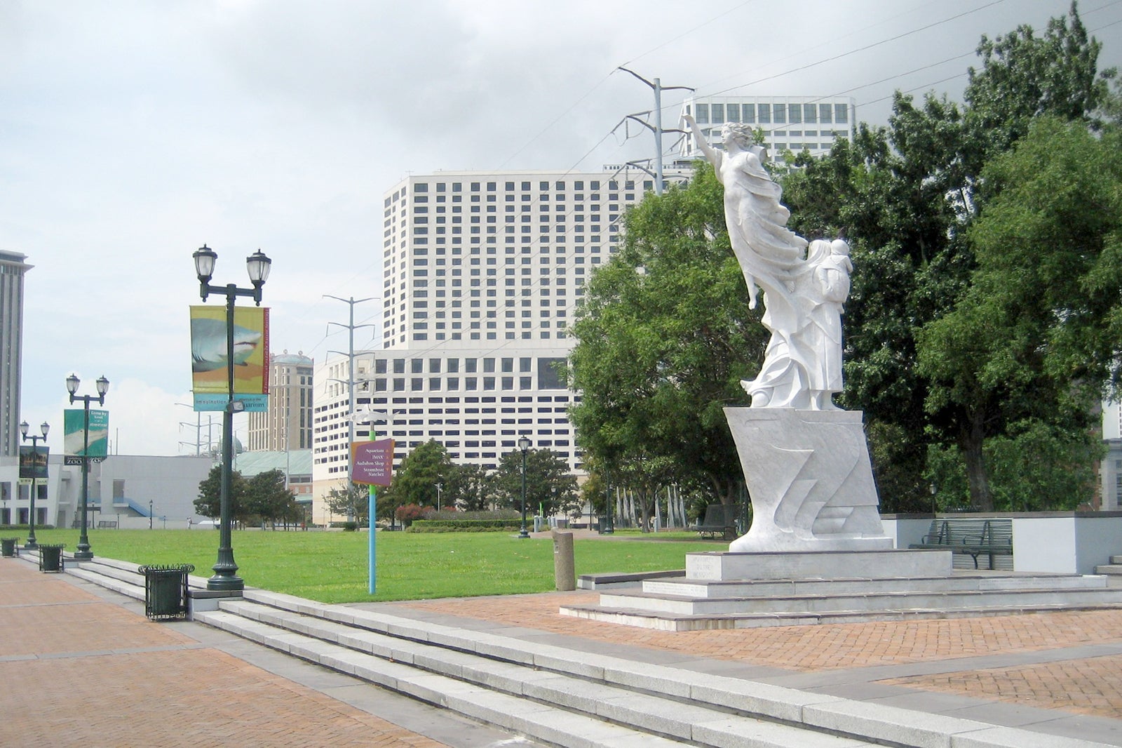 Woldenberg Riverfront Park - Enjoy the Outdoors by the Mississippi – Go ...