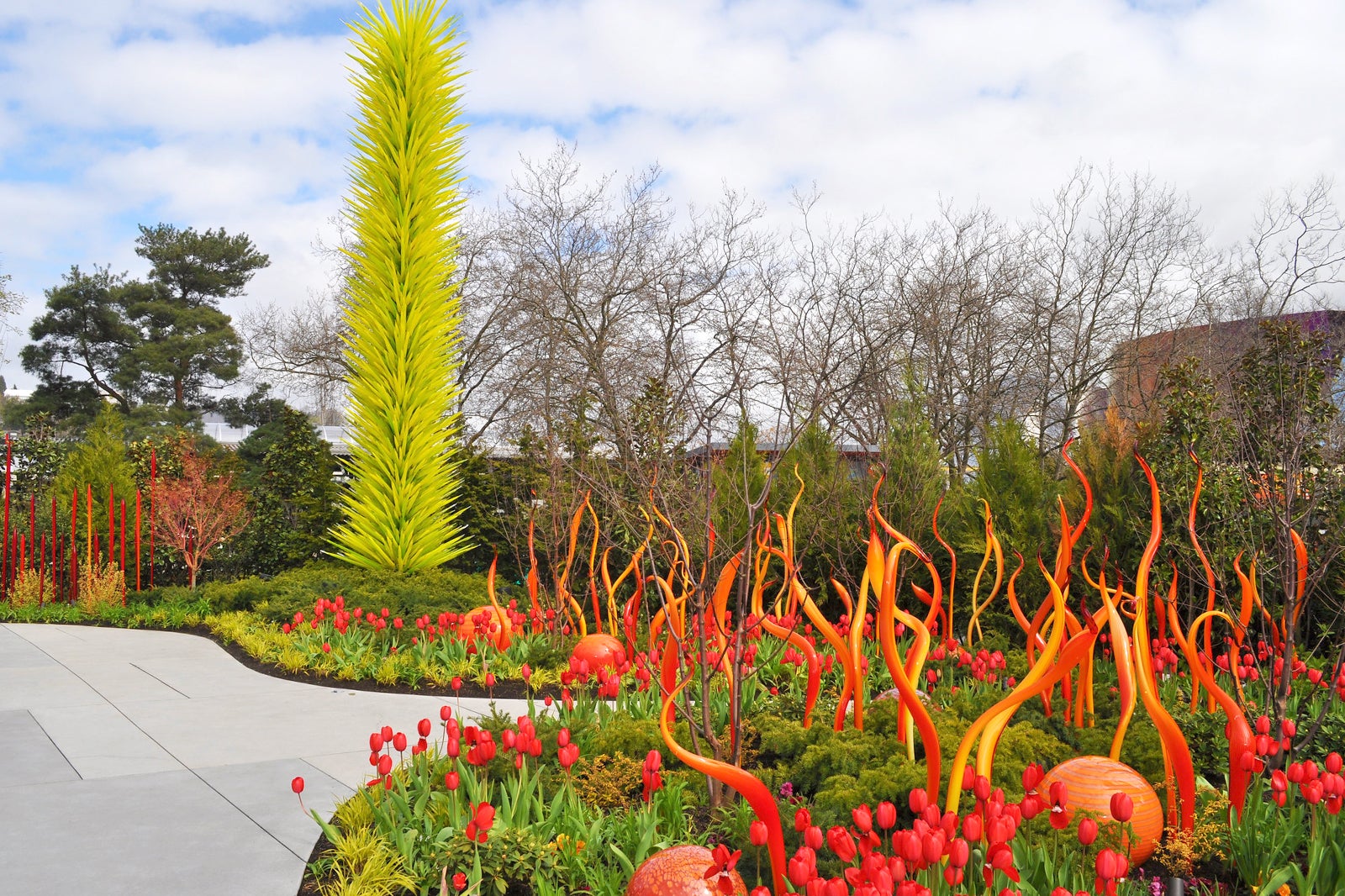 Chihuly Garden and Glass in Seattle - View Vibrant Works by America’s ...